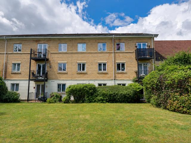 2 bedroom flat for sale