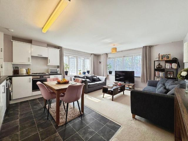 2 bedroom flat for sale