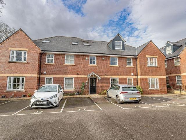 2 bedroom flat for sale