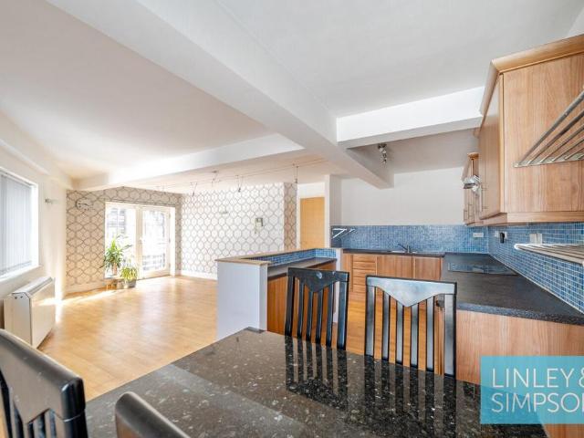 2 bedroom flat for sale
