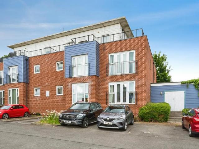 2 bedroom flat for sale