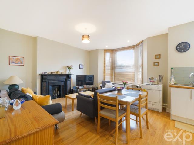 2 bedroom flat for sale