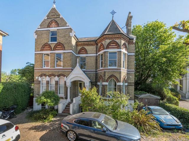 2 bedroom flat for sale