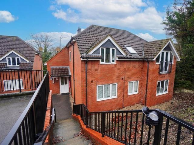 2 bedroom flat for sale