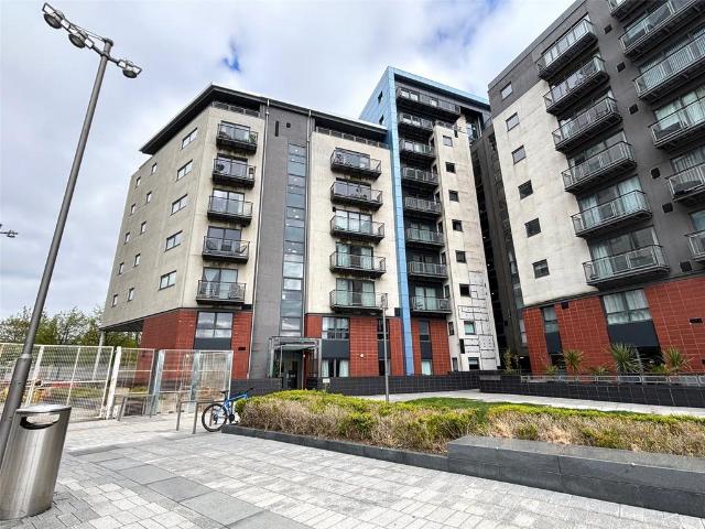2 bedroom flat for sale