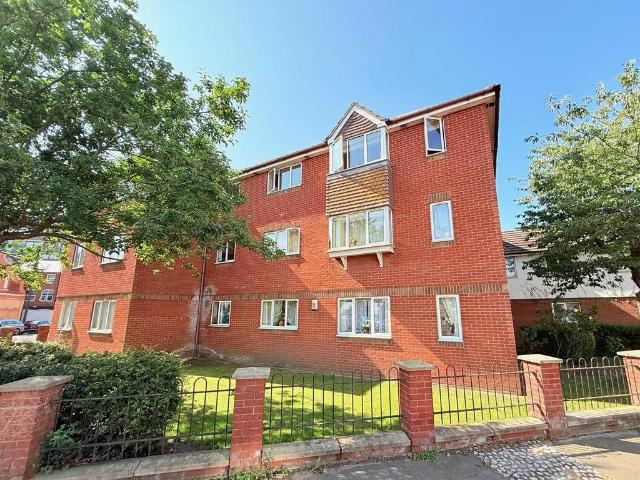 2 bedroom flat for sale