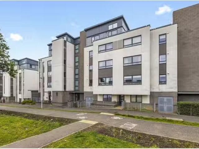 2 bedroom flat for sale, 8/6 Marine Drive, Granton, Edinburgh.