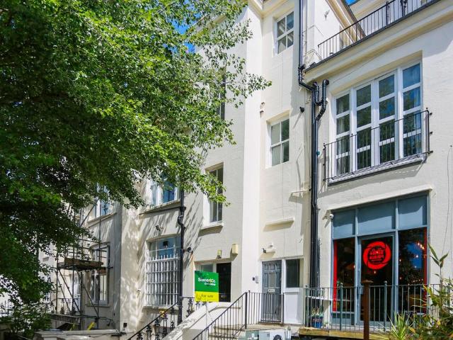 2 bedroom flat for sale