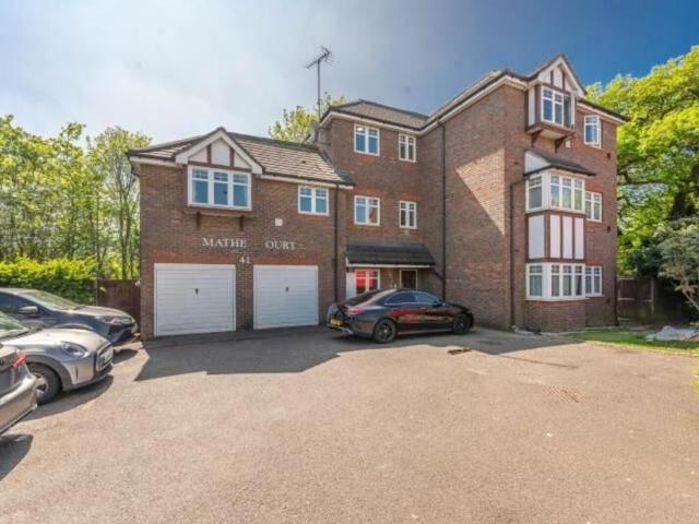 2 bedroom flat for sale