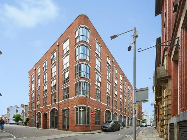 2 bedroom flat for sale