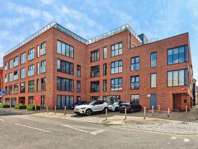 2 bedroom flat for sale