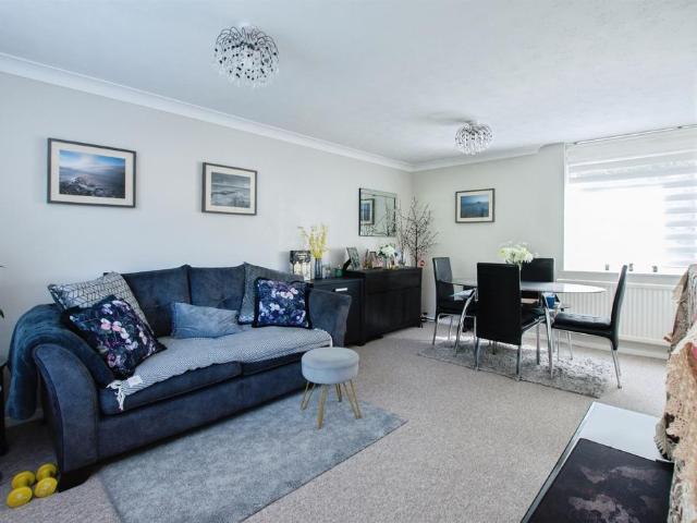 2 bedroom flat for sale