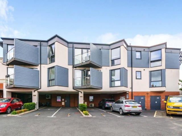 2 bedroom flat for sale