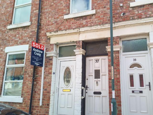 2 bedroom flat for sale