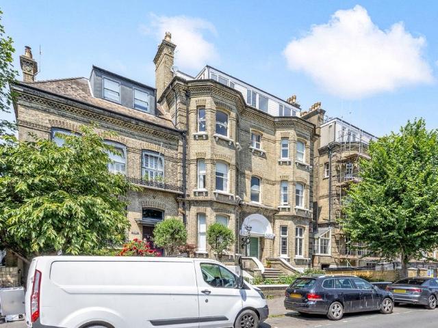 2 bedroom flat for sale
