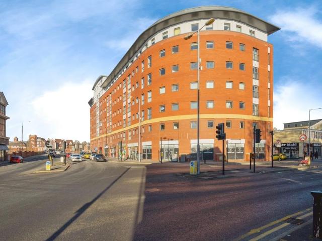 2 bedroom flat for sale