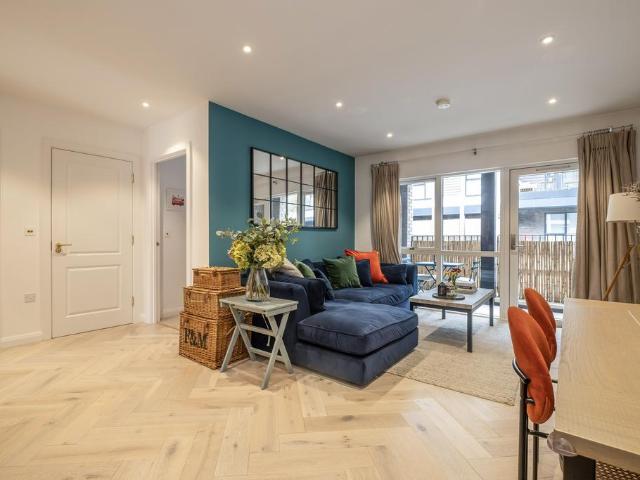 2 bedroom flat for sale