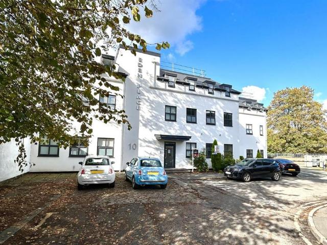 2 bedroom flat for sale