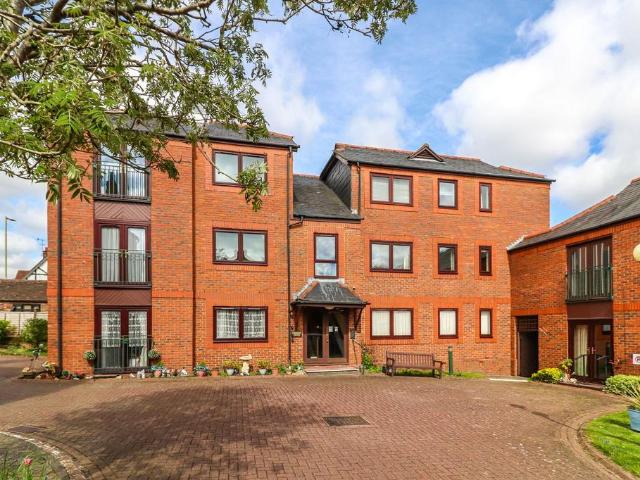 2 bedroom flat for sale