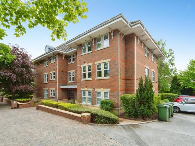 2 bedroom flat for sale