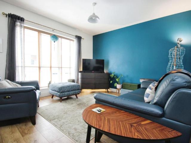 2 bedroom flat for sale