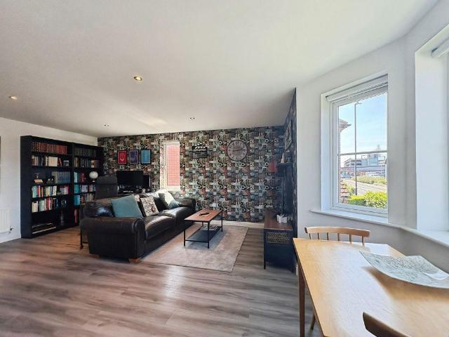 2 bedroom flat for sale