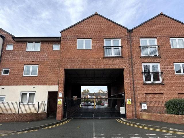 2 bedroom flat for sale