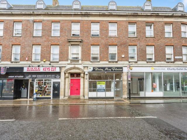2 bedroom flat for sale