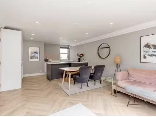 2 bedroom flat for sale, 89/9 East London Street, New Town, Ed.