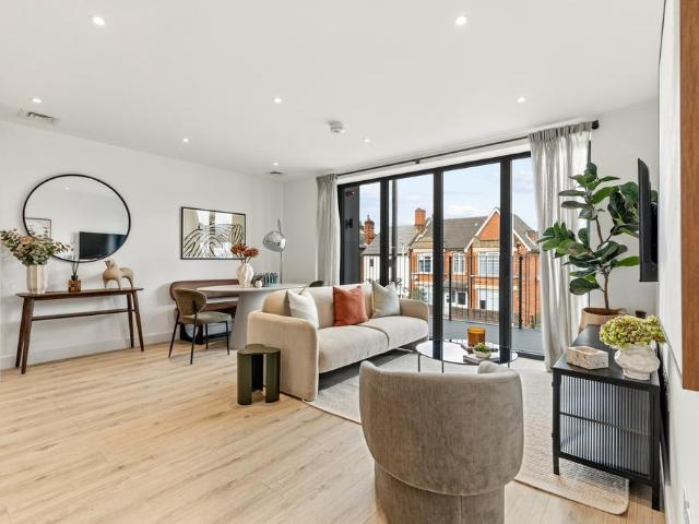2 bedroom flat for sale