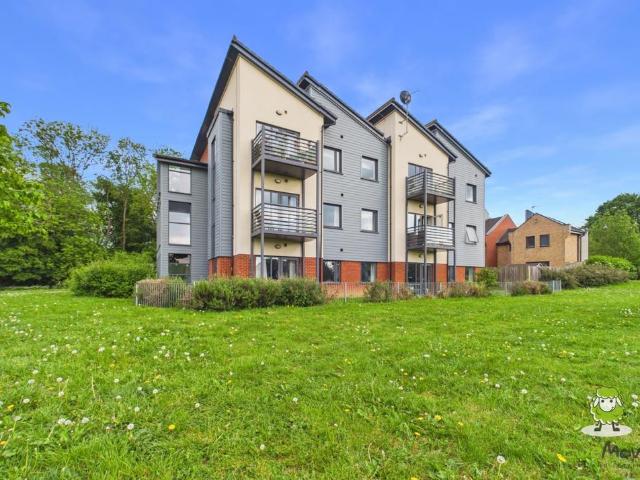 2 bedroom flat for sale