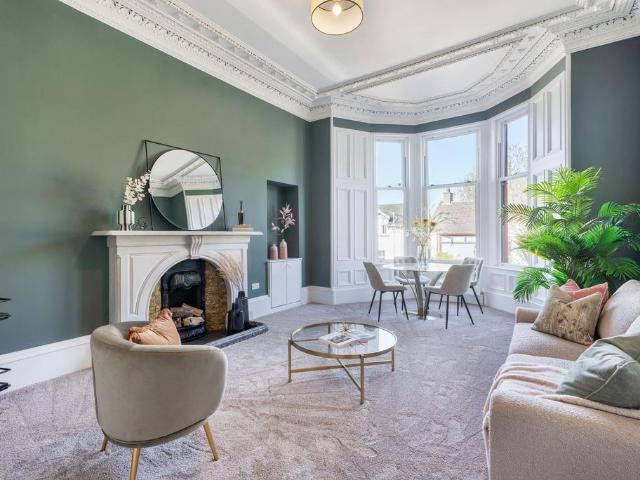 2 bedroom flat for sale