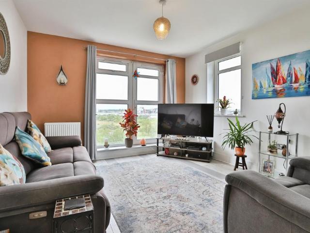 2 bedroom flat for sale