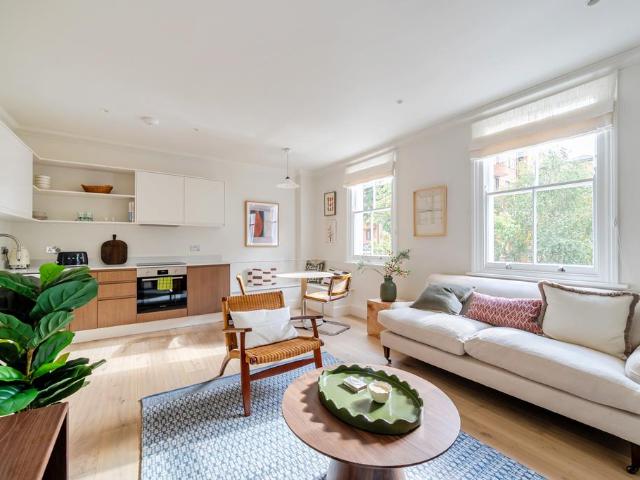 2 bedroom flat for sale