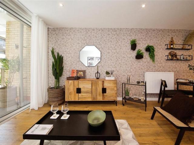 2 bedroom flat for sale