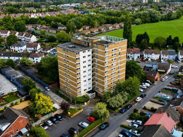 2 bedroom flat for sale