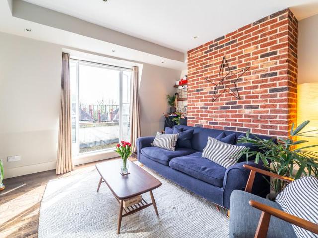 2 bedroom flat for sale