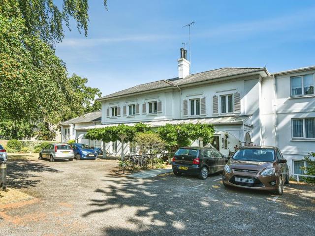 2 bedroom flat for sale
