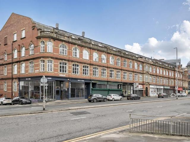 2 bedroom flat for sale