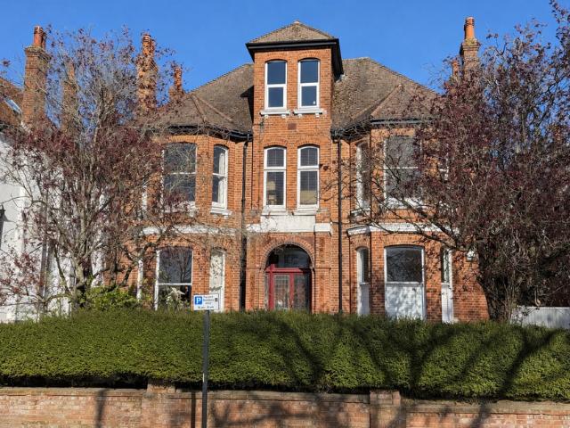 2 bedroom flat for sale