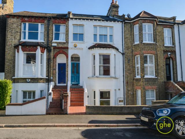 2 bedroom flat for sale