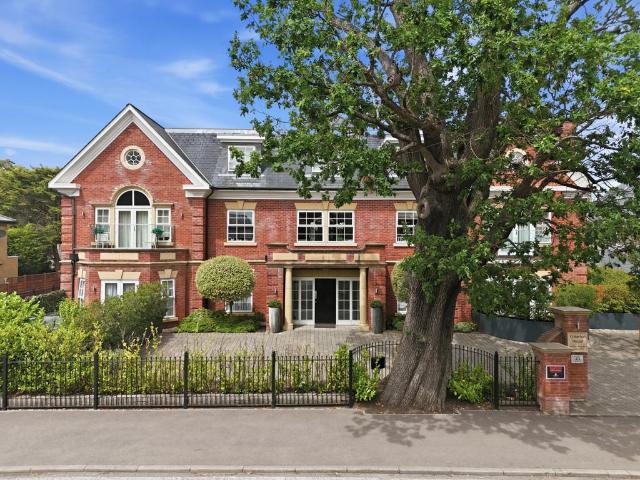 2 bedroom flat for sale