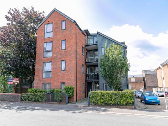 2 bedroom flat for sale
