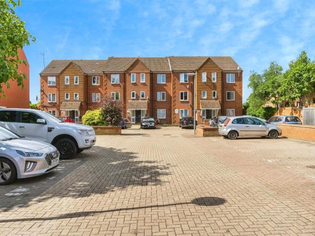 2 bedroom flat for sale