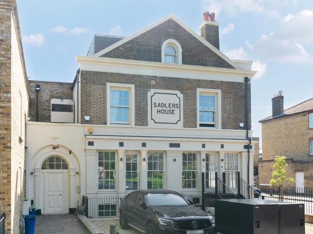 2 bedroom flat for sale