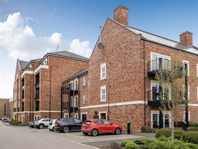 2 bedroom flat for sale
