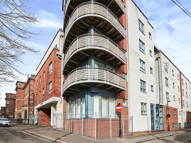 2 bedroom flat for sale