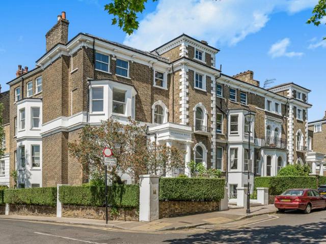 2 bedroom flat for sale