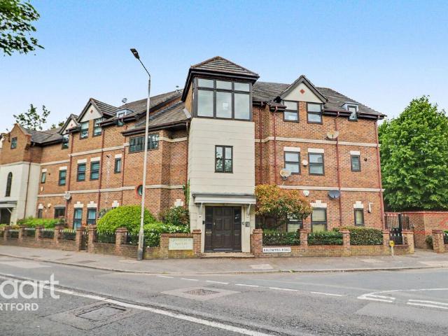 2 bedroom flat for sale