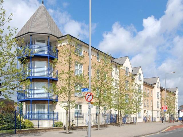 2 bedroom flat for sale